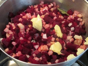 Bietjes gestoofd met appel en ui - Culinette - De lekkerste recepten.